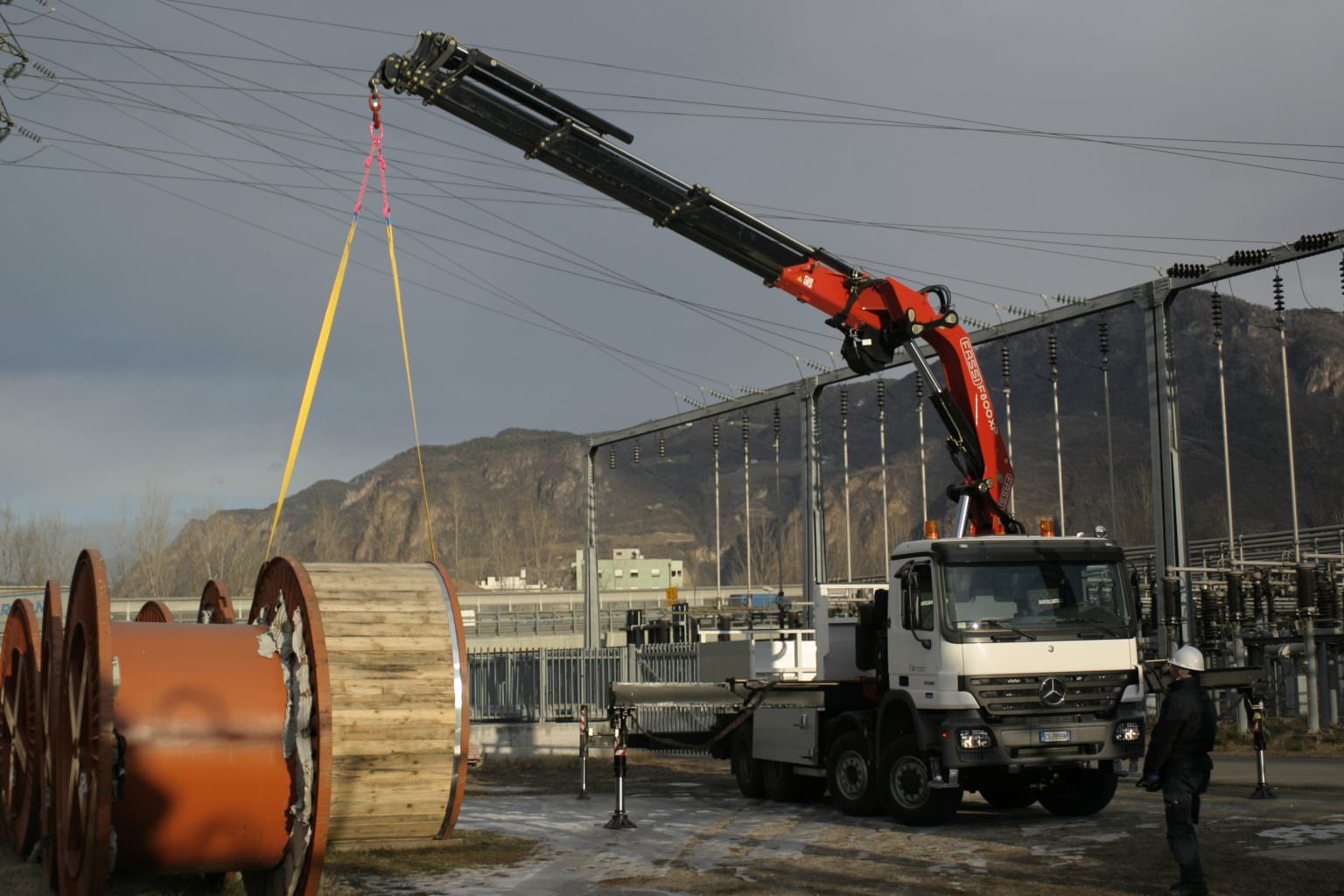 Transporting a power substation - Fassi Group