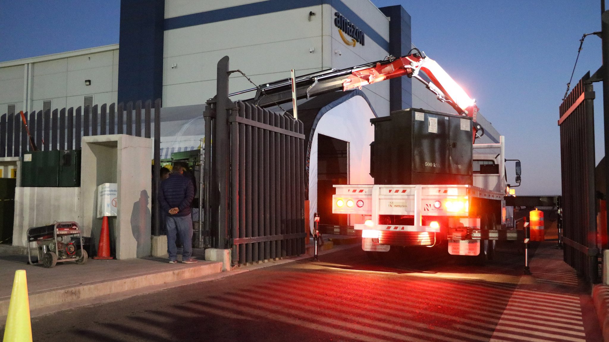 Transporting a power substation - Fassi Group