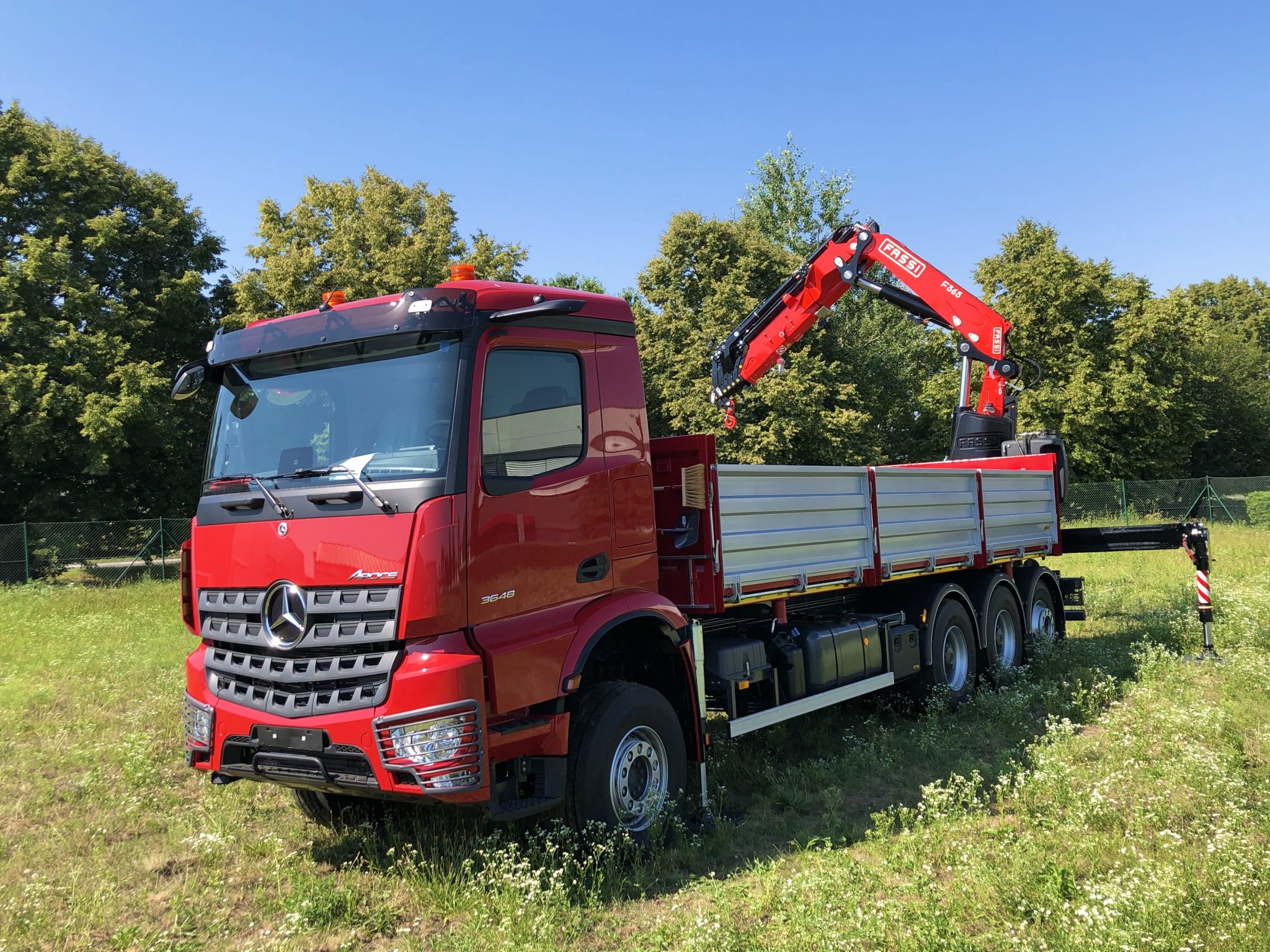 A Fassi F660RA he-dynamic and a F710RA xhe-dynamic crane in action into ...