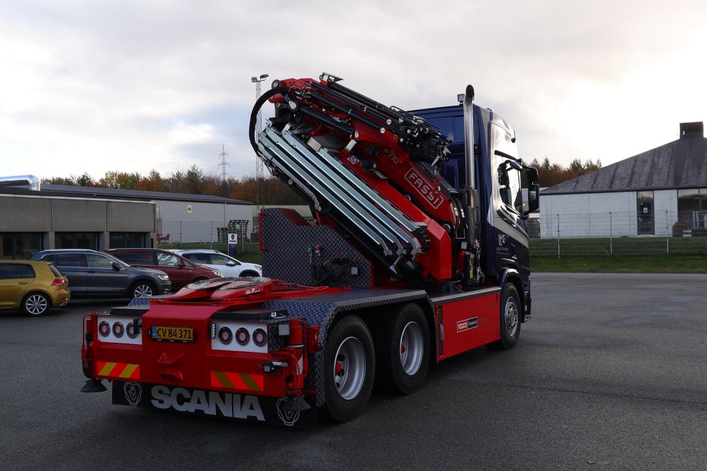 A Fassi F660RA he-dynamic and a F710RA xhe-dynamic crane in action into ...